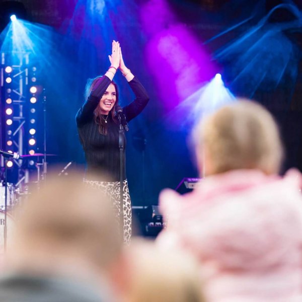 Artiesten boeken en inhuren bij Artiestenbureau.nl - Verder zoeken is ...